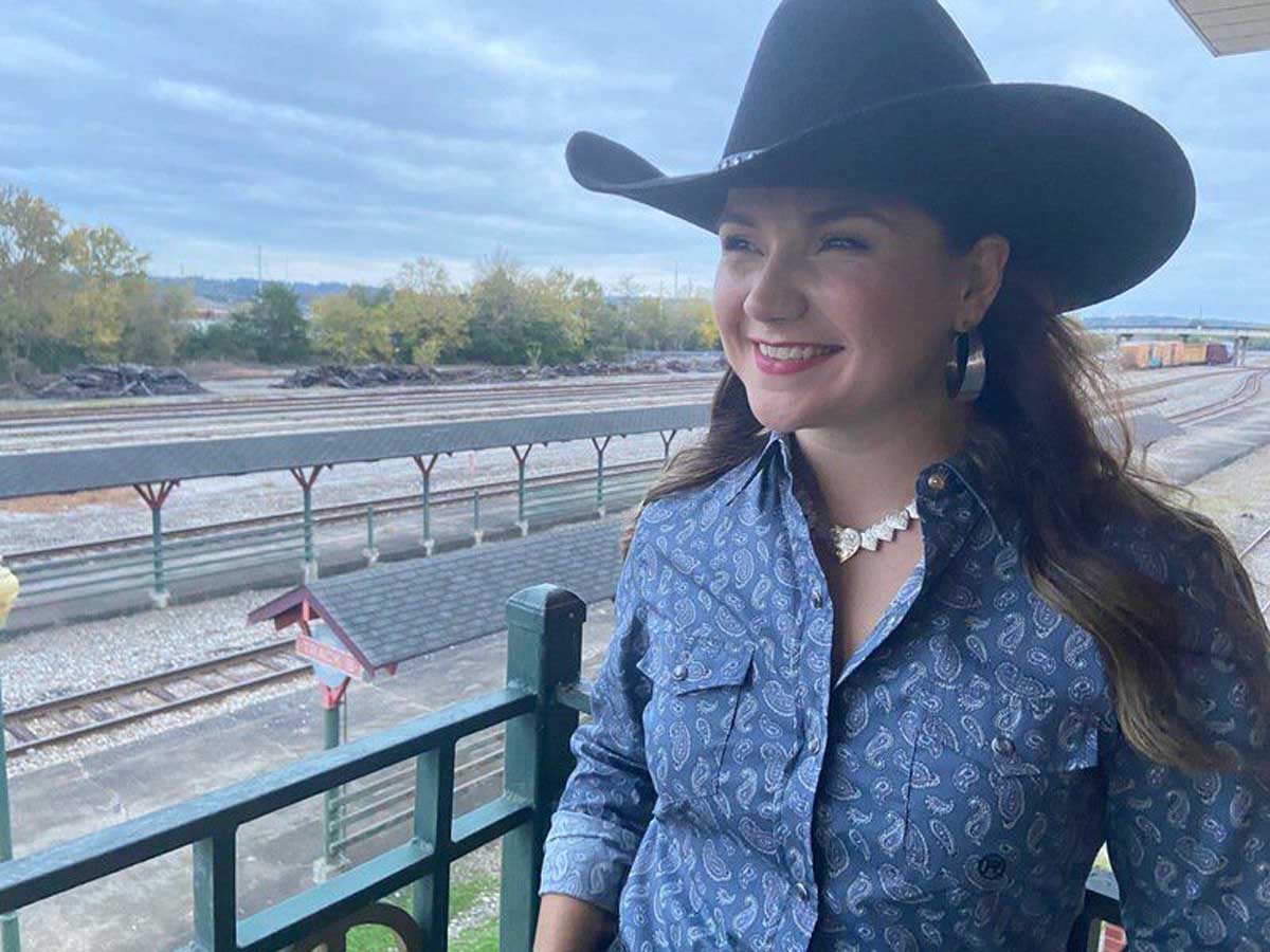 Singer-songwriter Emily White releases new album | Meridian Star