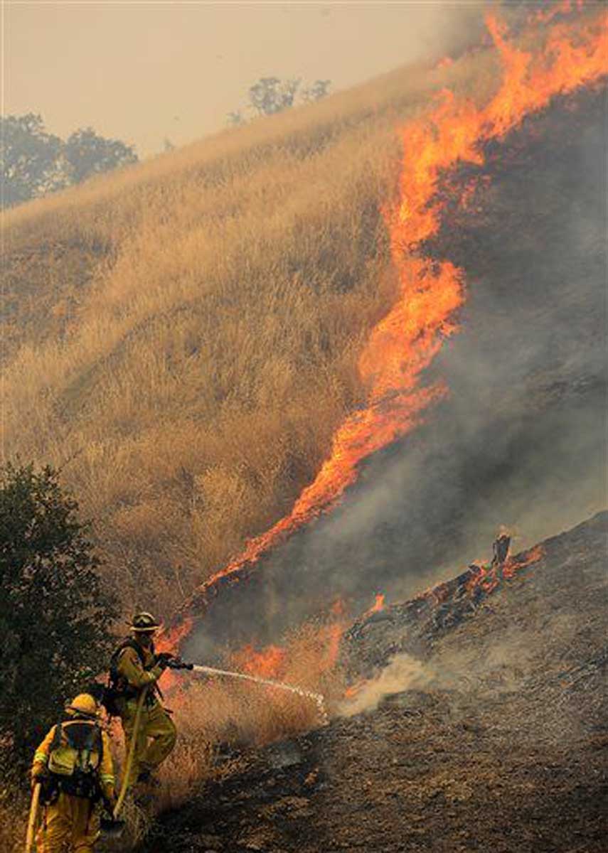 Massive California wildfire jumps containment line | Meridian Star