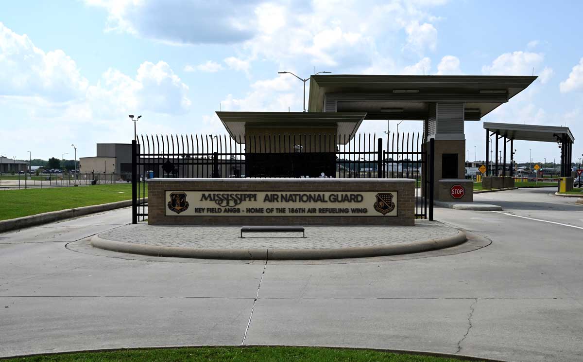 Key Field aircraft makes emergency landing | Meridian Star