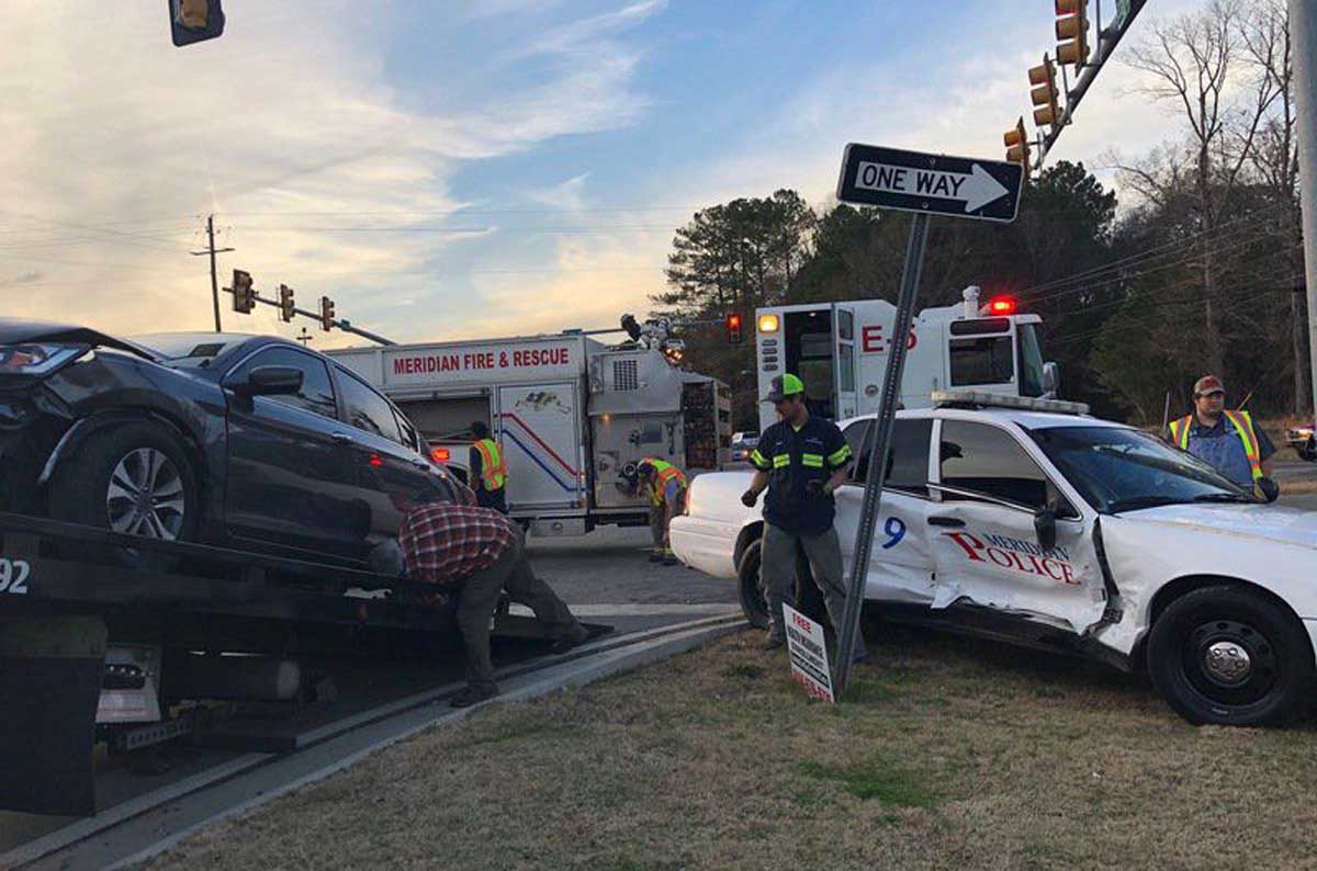 Minor injuries reported in police car wreck in Meridian | Meridian Star