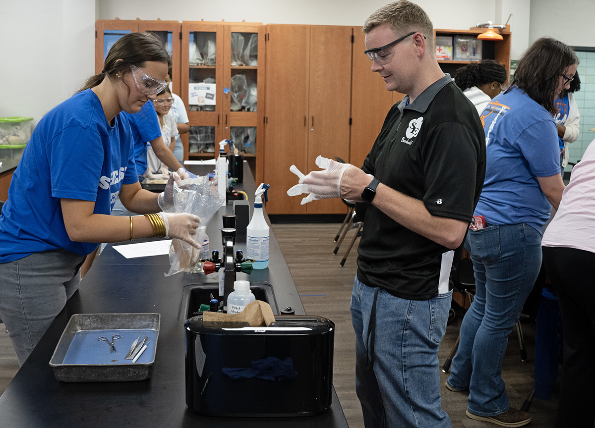 Southeast Lauderdale students get hands-on college lab experience at MCC | Meridian Star